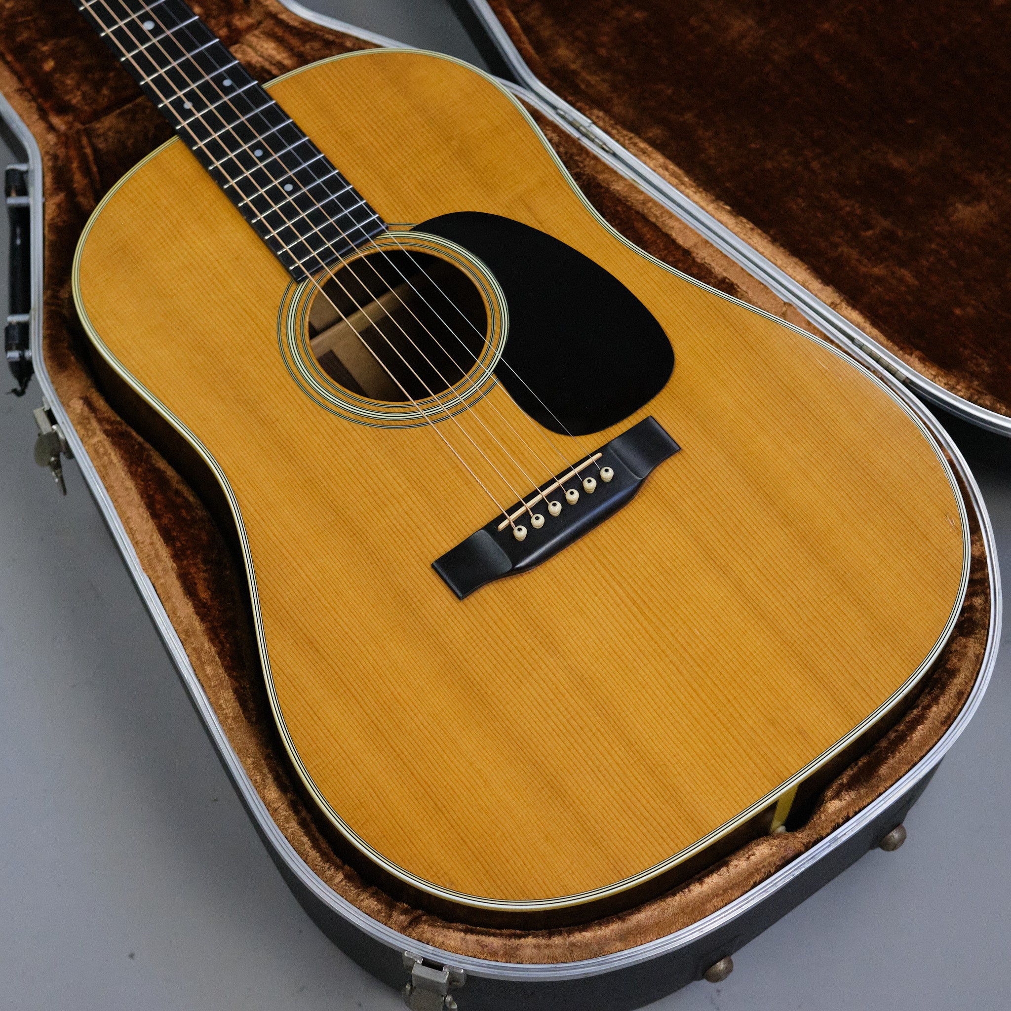 Vintage & Secondhand Guitars and Basses